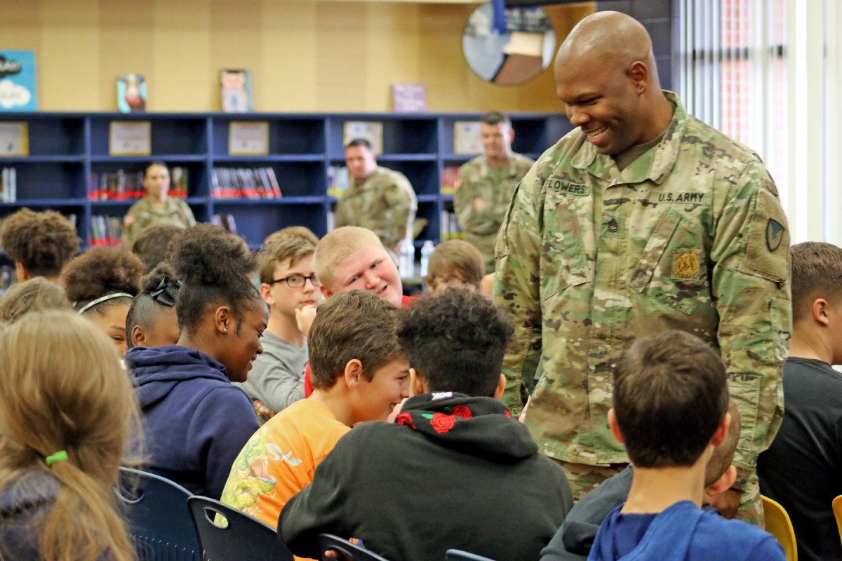 AMCOM Soldiers share veteran experiences with students | Article | The ...