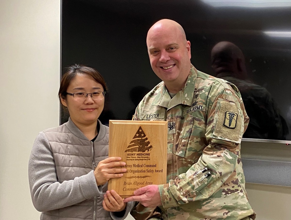549th Hospital Center and BDAACH Receives Army Exceptional Safety Award ...