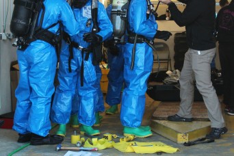 720th EOD trains on self-contained breathing apparatus equipment ...