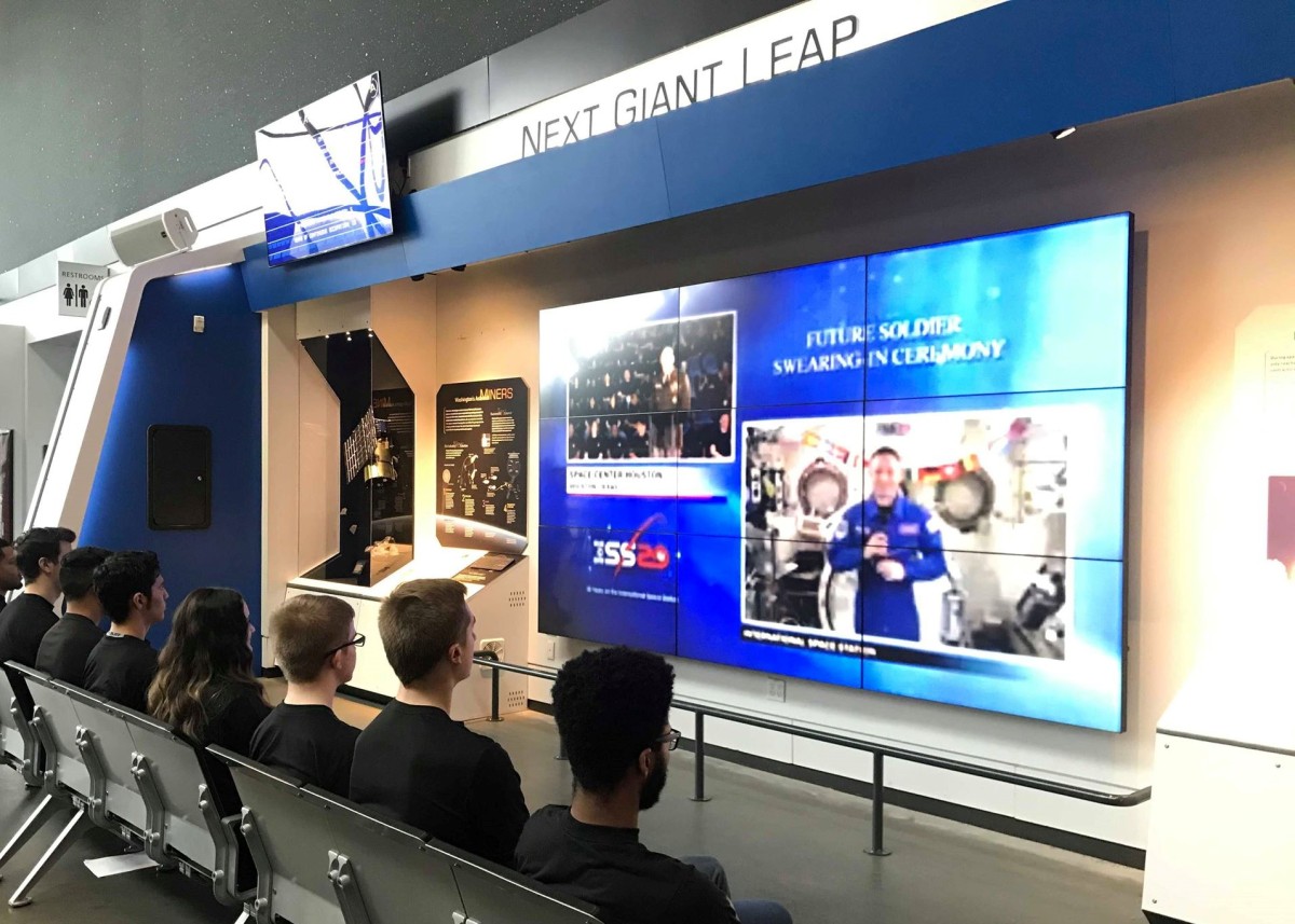 Future service members sworn in by astronaut | Article | The United ...