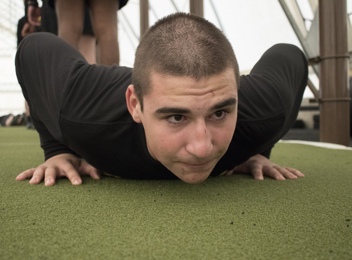 Sharing The Turf Flws 1st Engr Bde Opens Their Indoor Acft Testing Area To Other Units