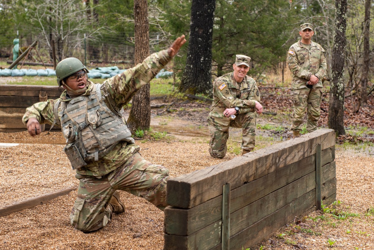 TRADOC CSM observes social distance enabled training at Fort Leonard ...