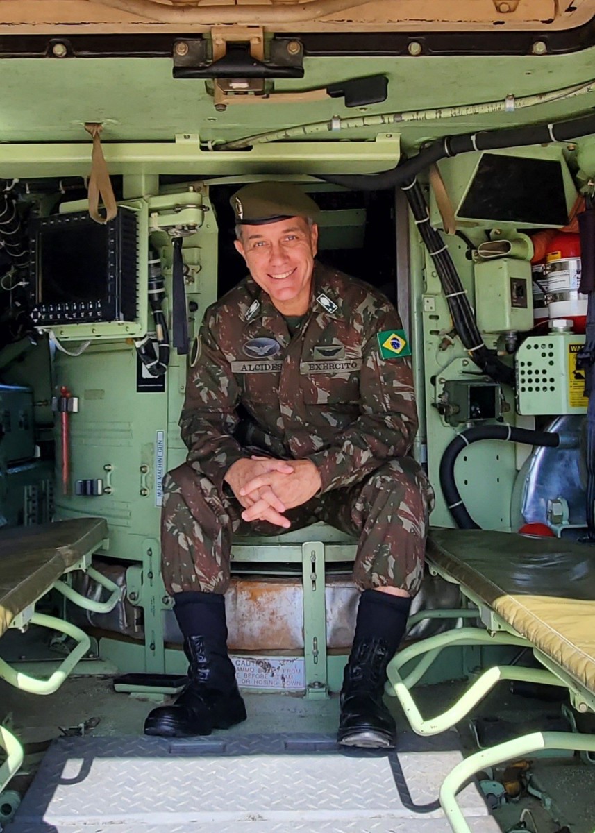 DFL cadets brief Army South’s DCGI Alcides on Projects Day | Article ...