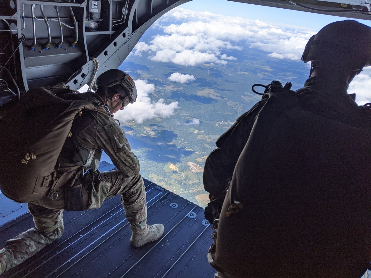 Guardsmen go to new heights for jump training | Article | The United ...