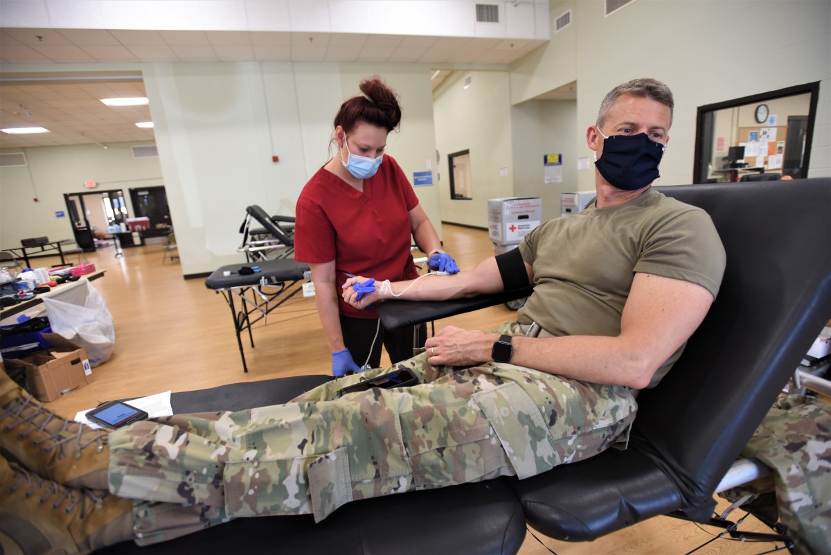 Drawing on support — Garrison leaders donate blood at American Red ...