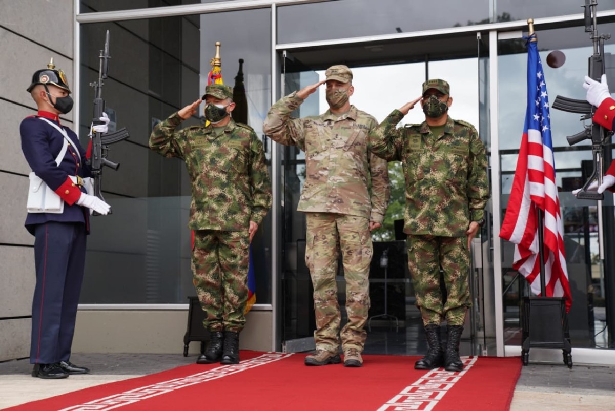 U.S. Army South commander meets with Colombian army commander | Article ... U.S. Army South commander meets with Colombian army commander | Article ...