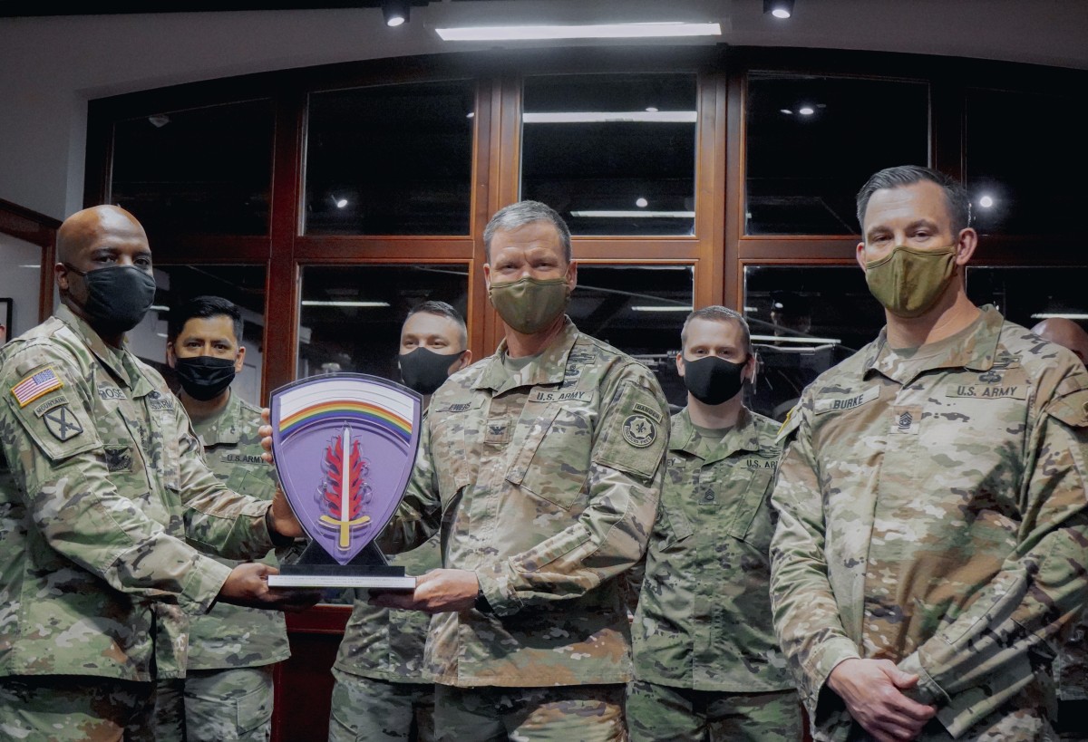 2CR receives the ‘USAREUR Commanding General’s Retention Excellence ...