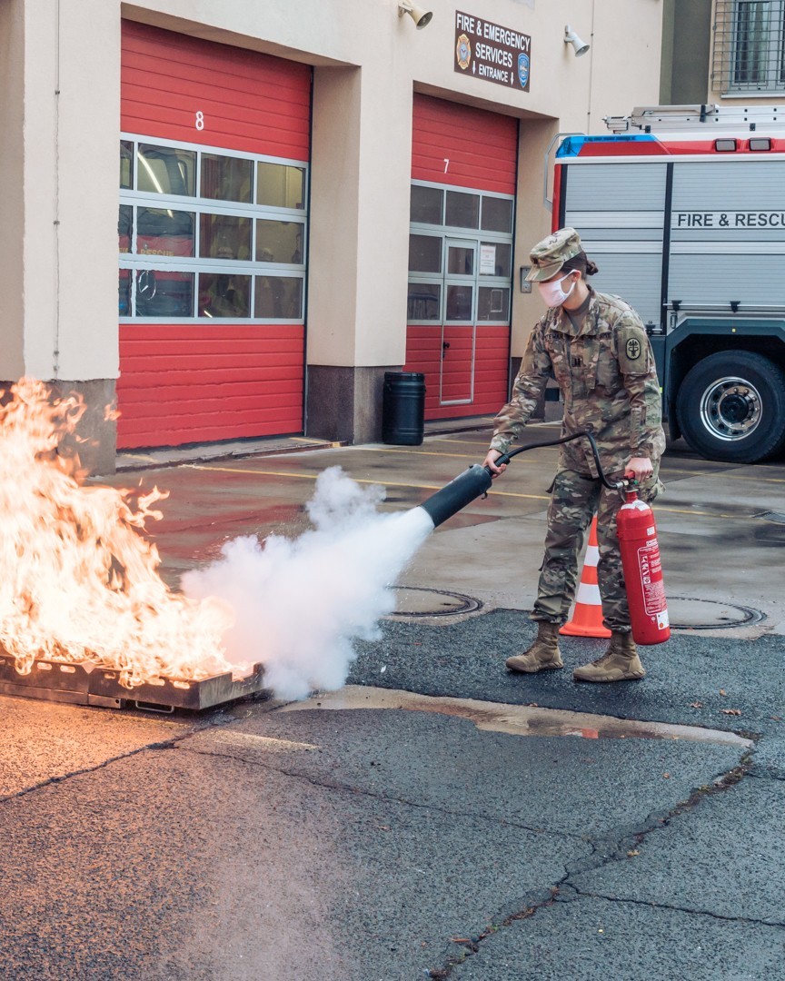 DES offers fire extinguisher training | Article | The United States Army
