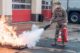 DES offers fire extinguisher training | Article | The United States Army