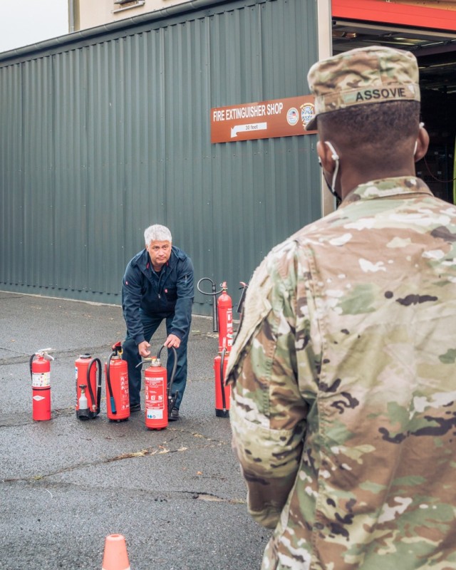 DES offers fire extinguisher training | Article | The United States Army