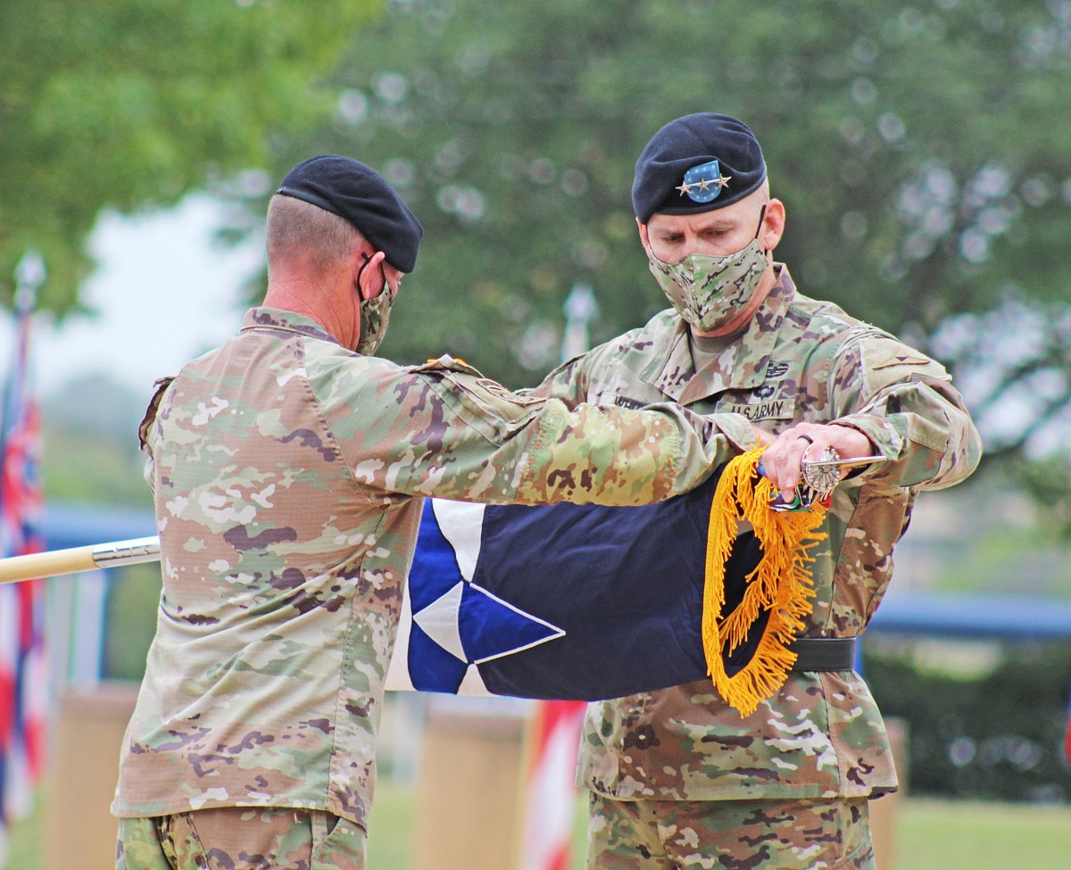III Corps completes successful mission, uncases colors | Article | The ...