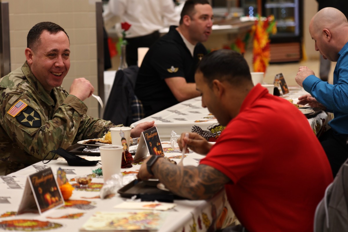 Semi-traditional Thanksgiving meal served to hungry Fort Knox personnel ...