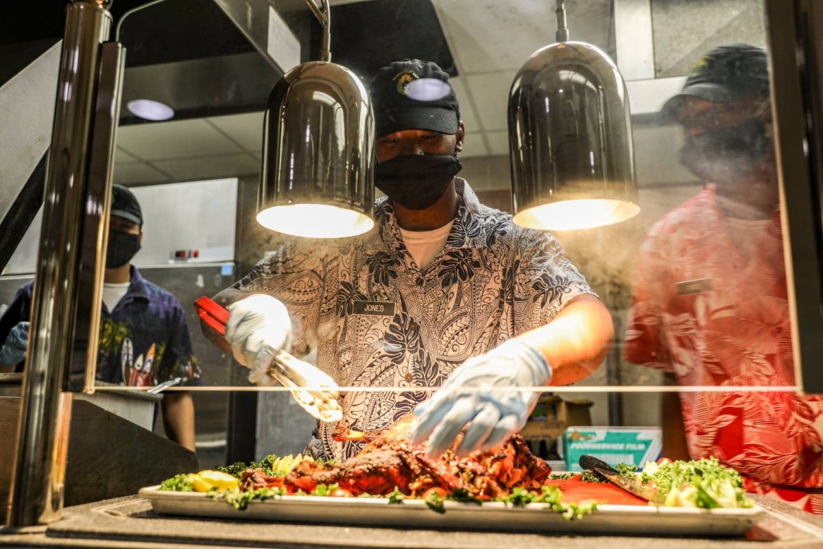 Soldiers Prepare Award Winning Feast, Celebrate Thanksgiving as Family ...