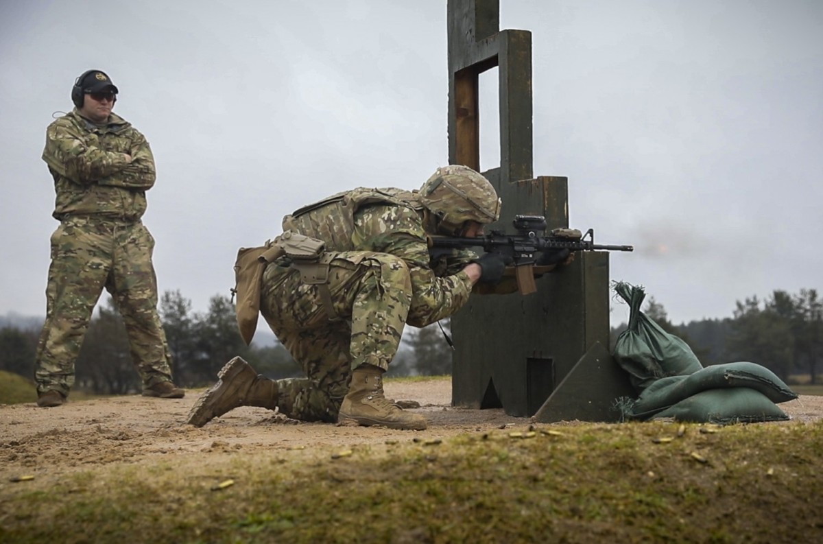 Marksmanship Master Trainer team leads training for 2nd Cavalry ...