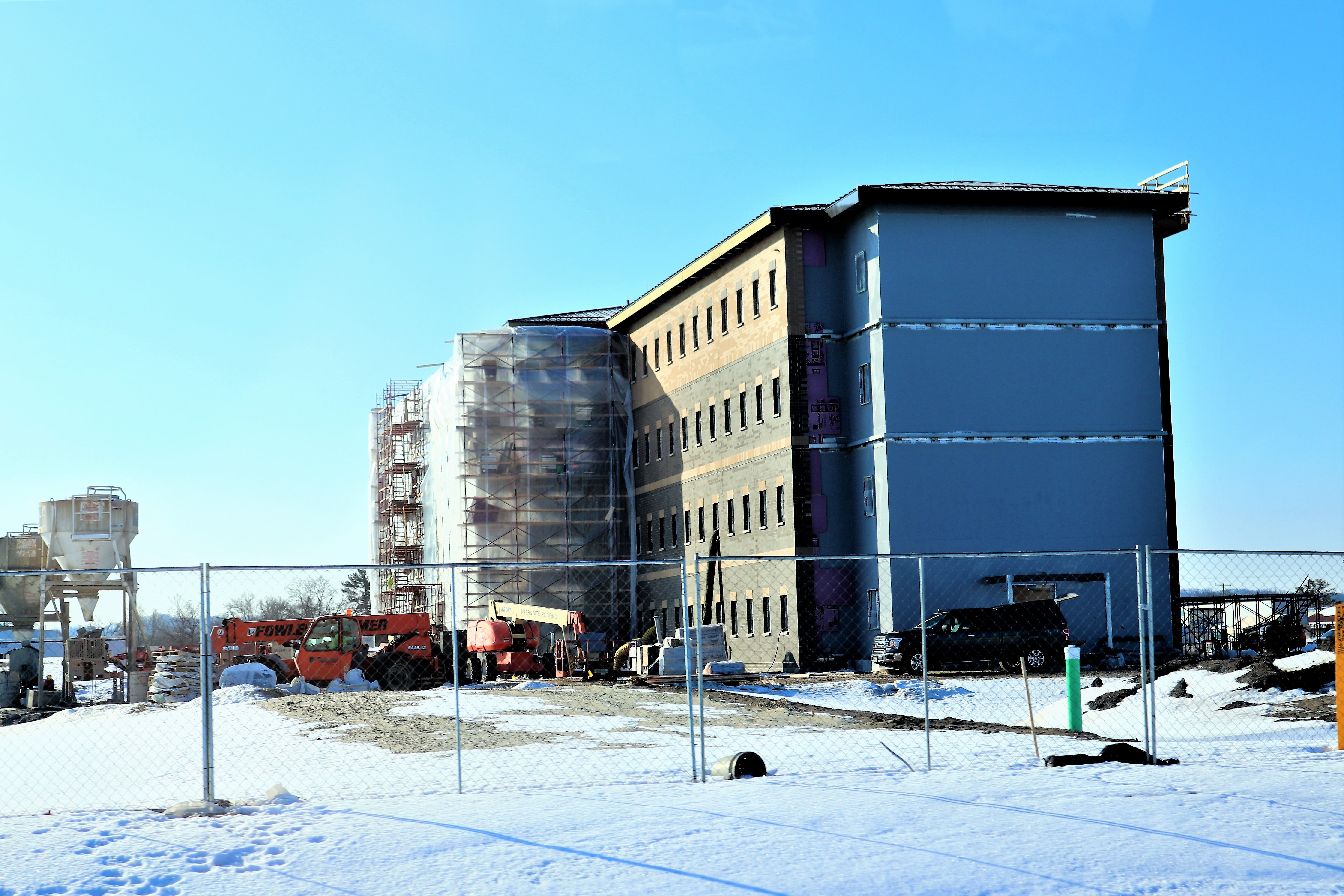 Photo Essay: Construction of new, modern barracks building in February ...