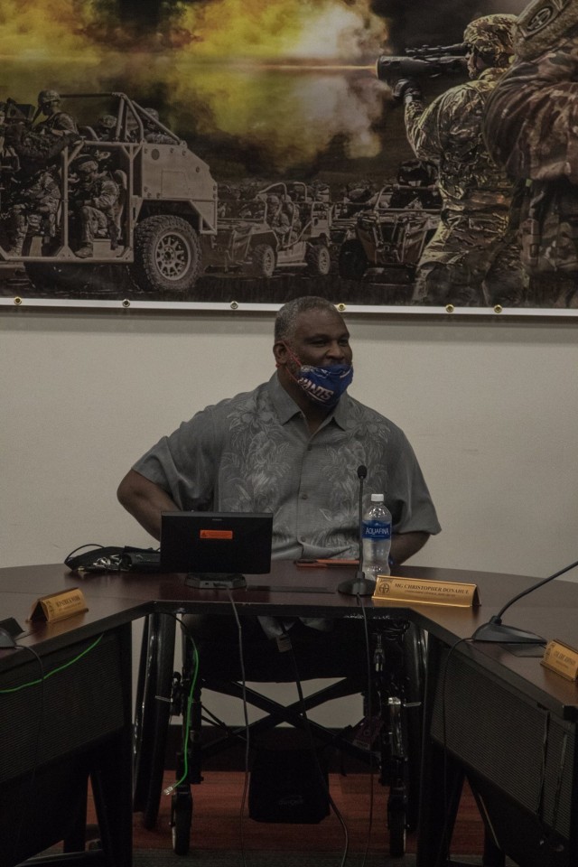 Colonel (ret.) Gadson speaks to Paratroopers | Article | The United ...
