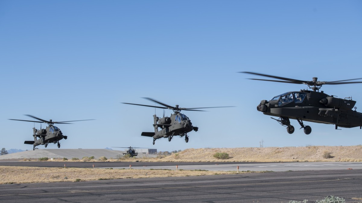 PEO Aviation team trains pilots and maintainers on new Apache aircraft ...