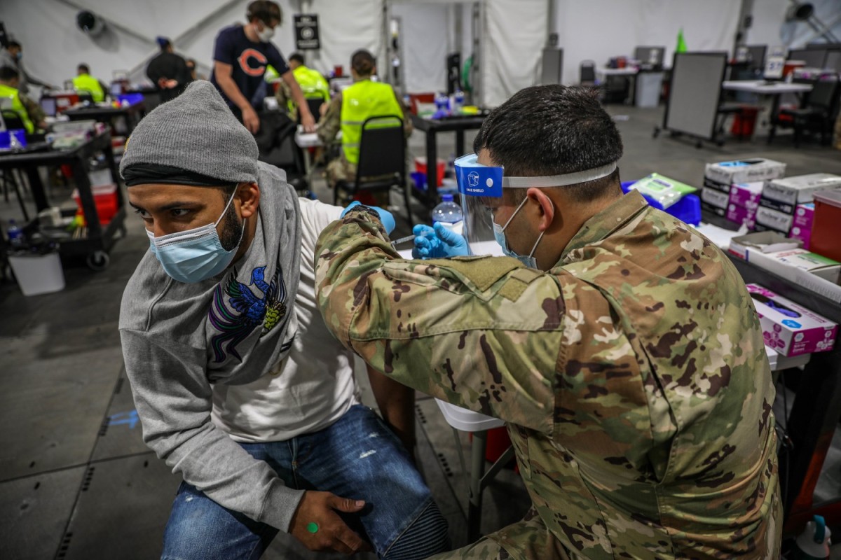 101st Soldier vaccinates his brother at the United Center Community ...