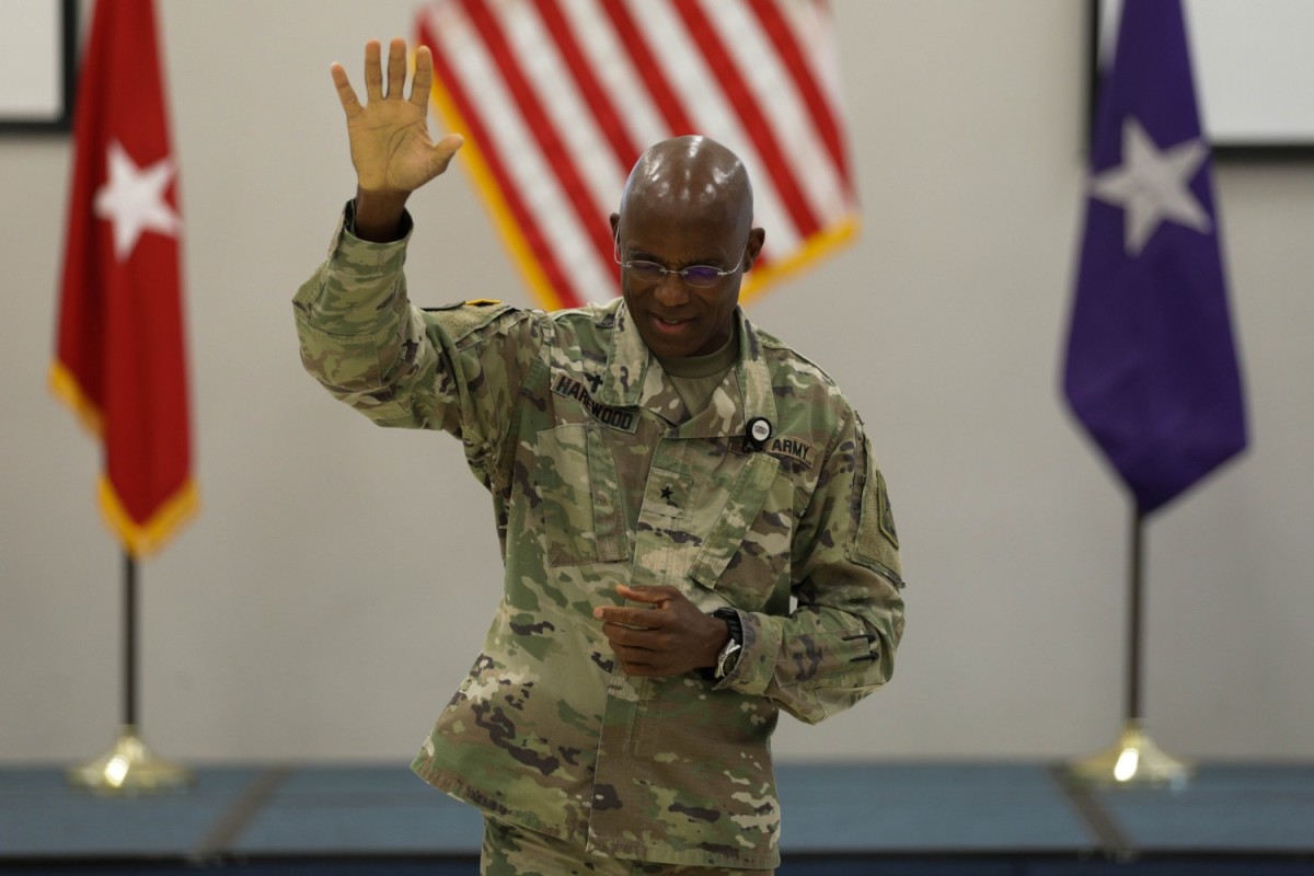 U.S. Army Reserve Deputy Chief of Chaplains visits with the 9th MSC ...