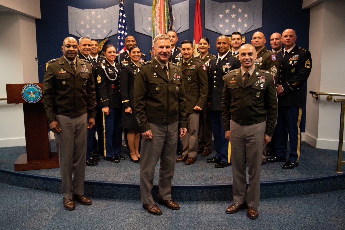 Army Chief of Staff recognizes Top Recruiting Company Command Teams ...