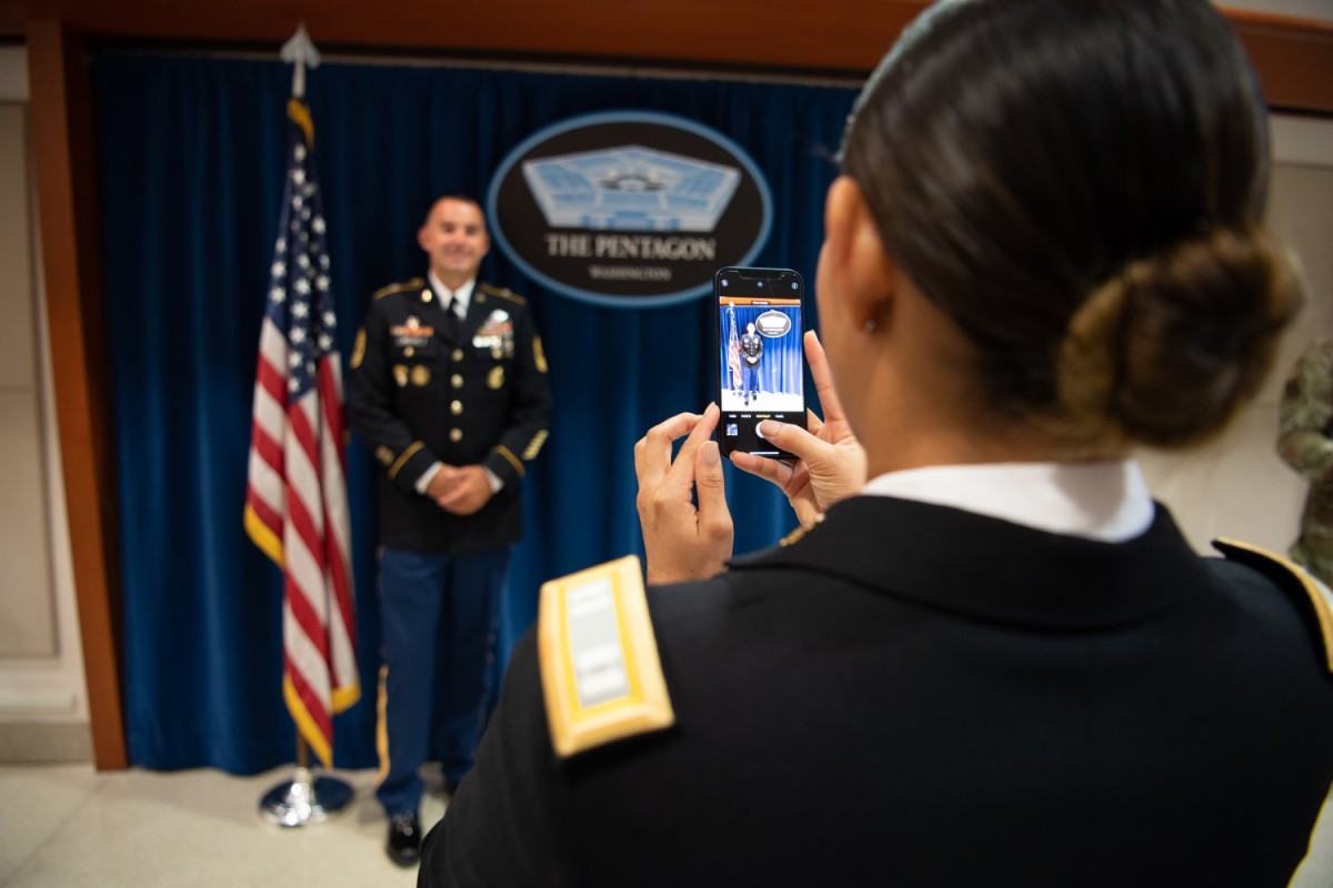 Army Chief of Staff recognizes Top Recruiting Company Command Teams ...