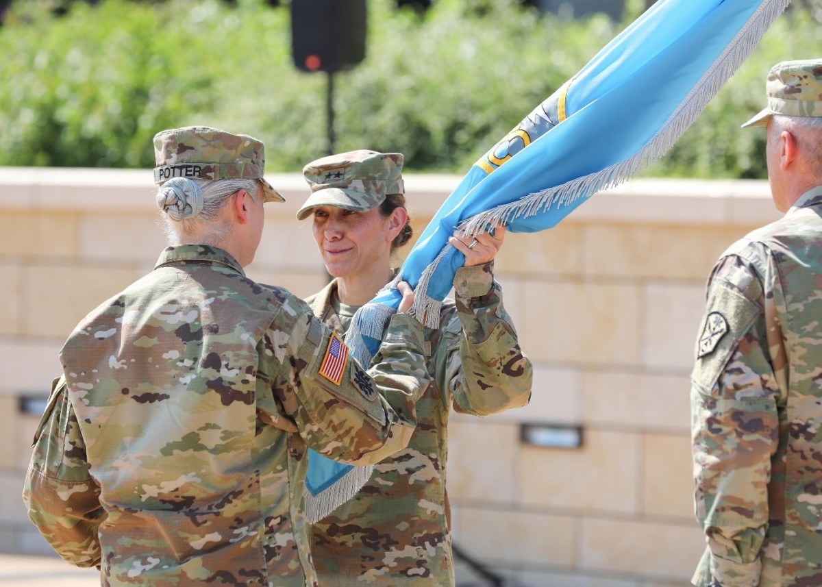 INSCOM welcomes Maj. Gen. Bredenkamp as its new commanding general ...