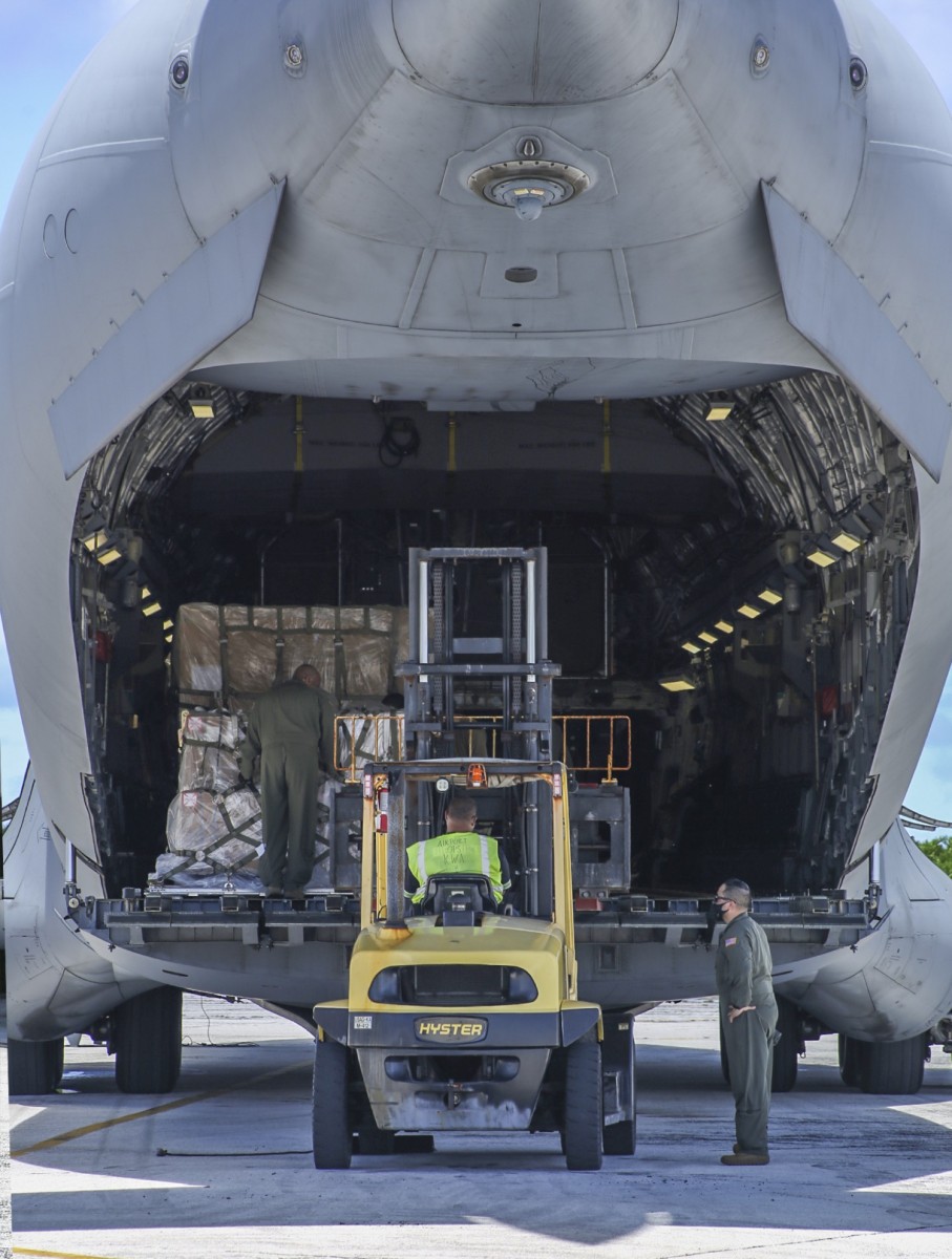 Crews Offload 18,000 Pounds of Mail At Bucholz Army Airfield | Article ...
