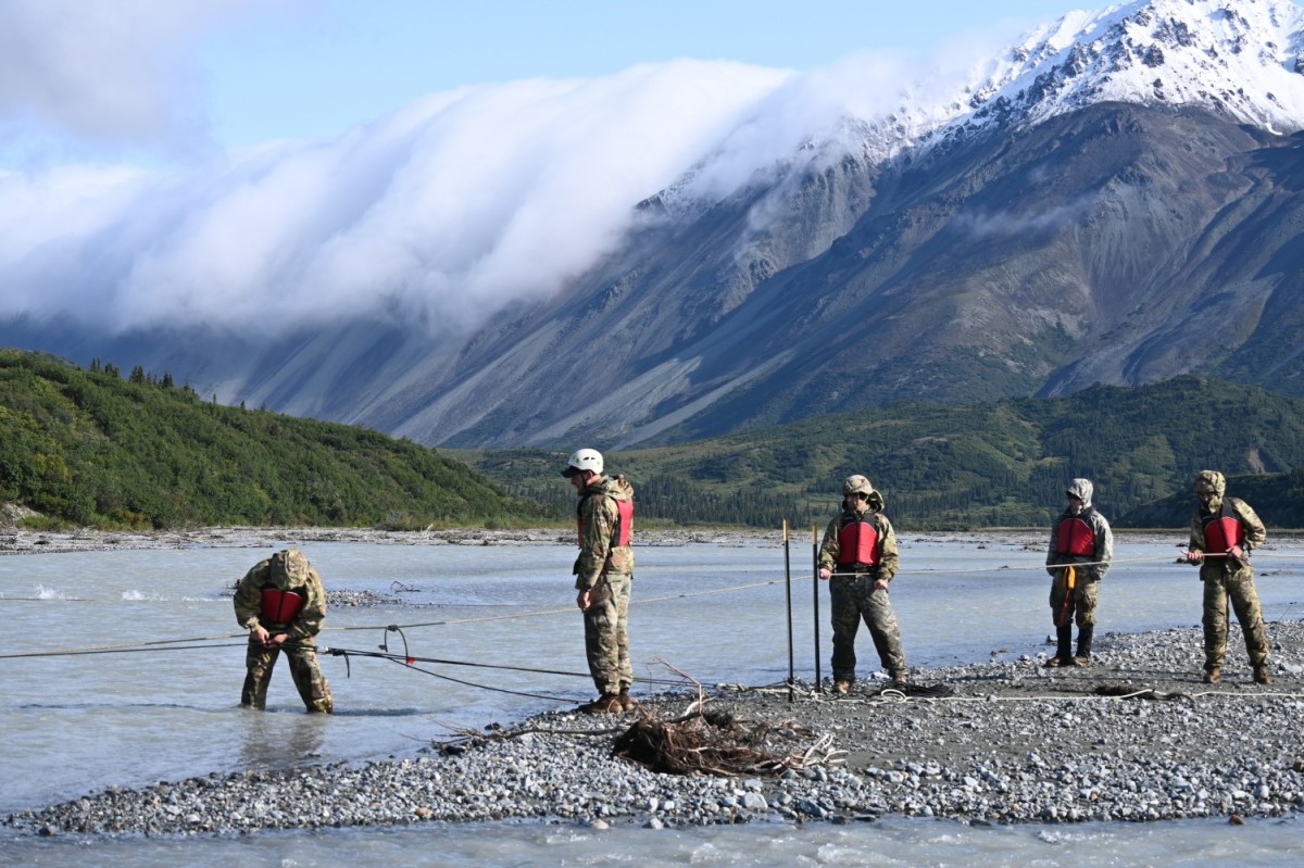 Students at Black Rapids conduct river crossing on foot | Article | The ...