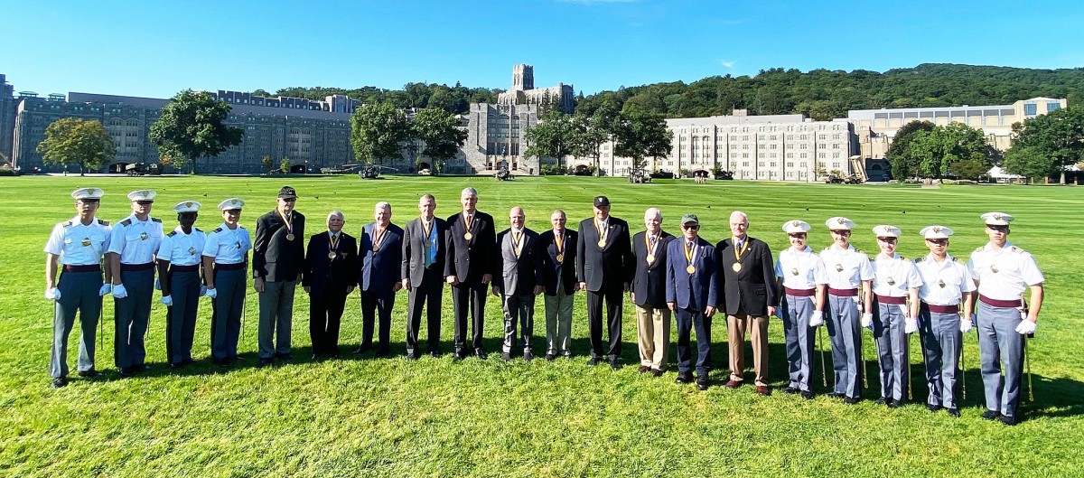 Distinguished graduates have their day in the sun at alumni ceremony ...