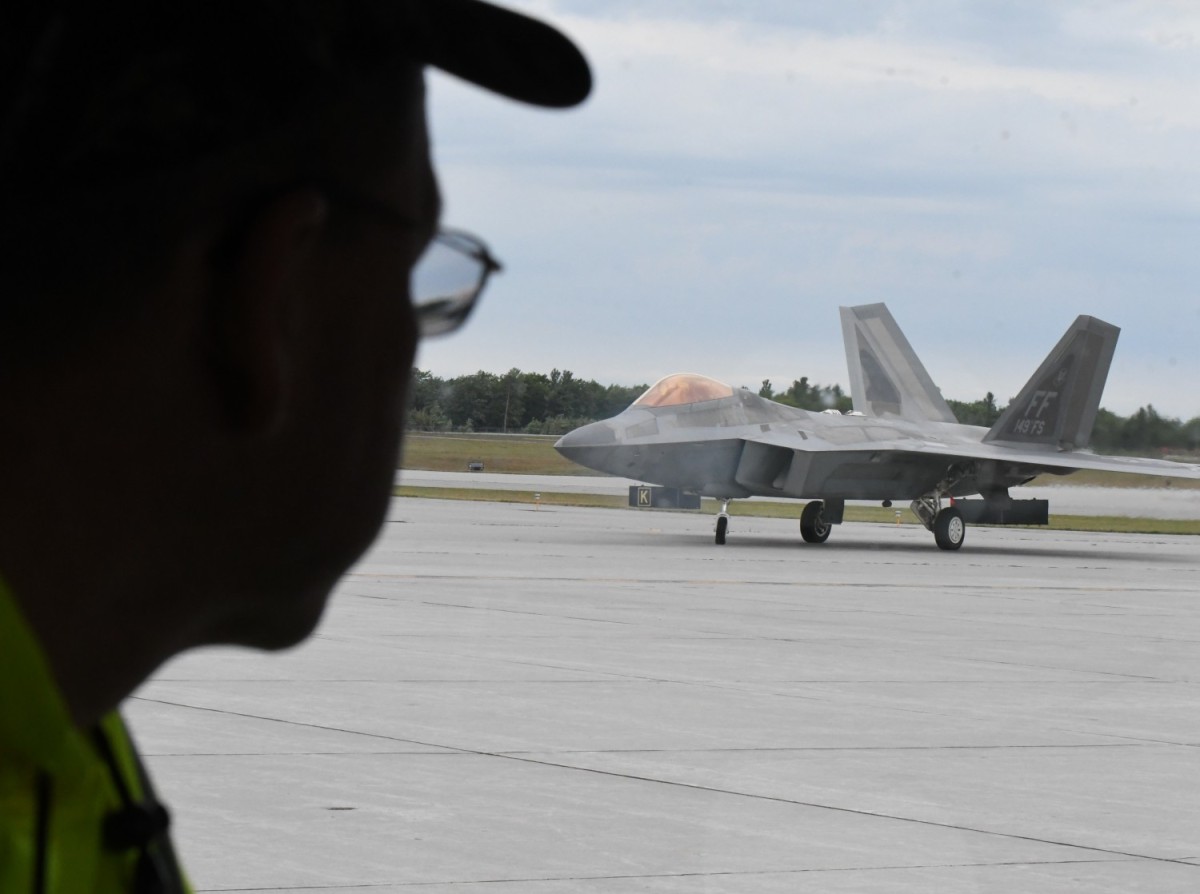 Air Force F-22s make first landing at Fort Drum airfield for rapid ...
