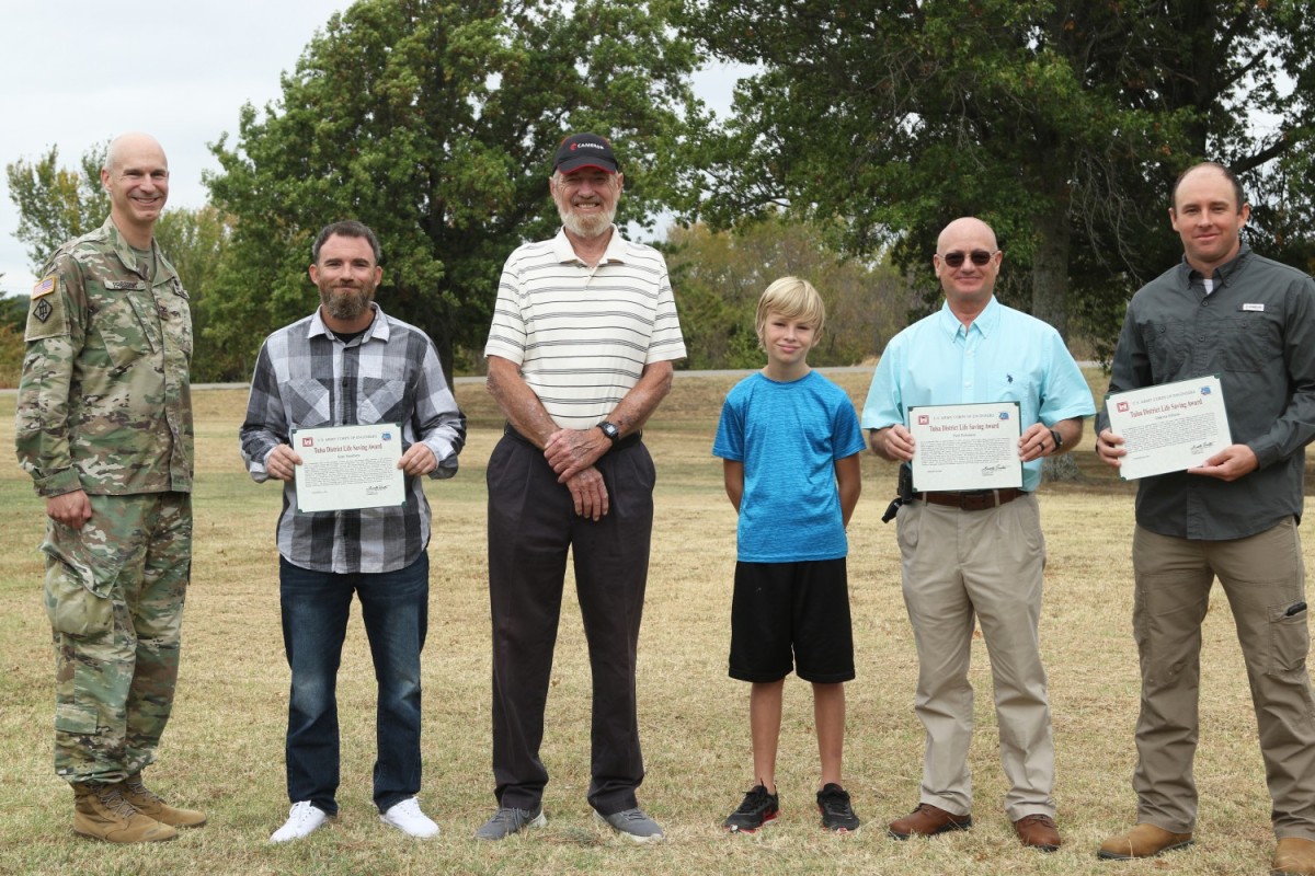 USACE Tulsa District Commander presents lifesaver awards at Kaw Lake ...