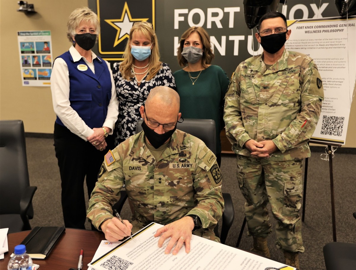 Commanding General signs Fort Knox wellness philosophy proclamation ...