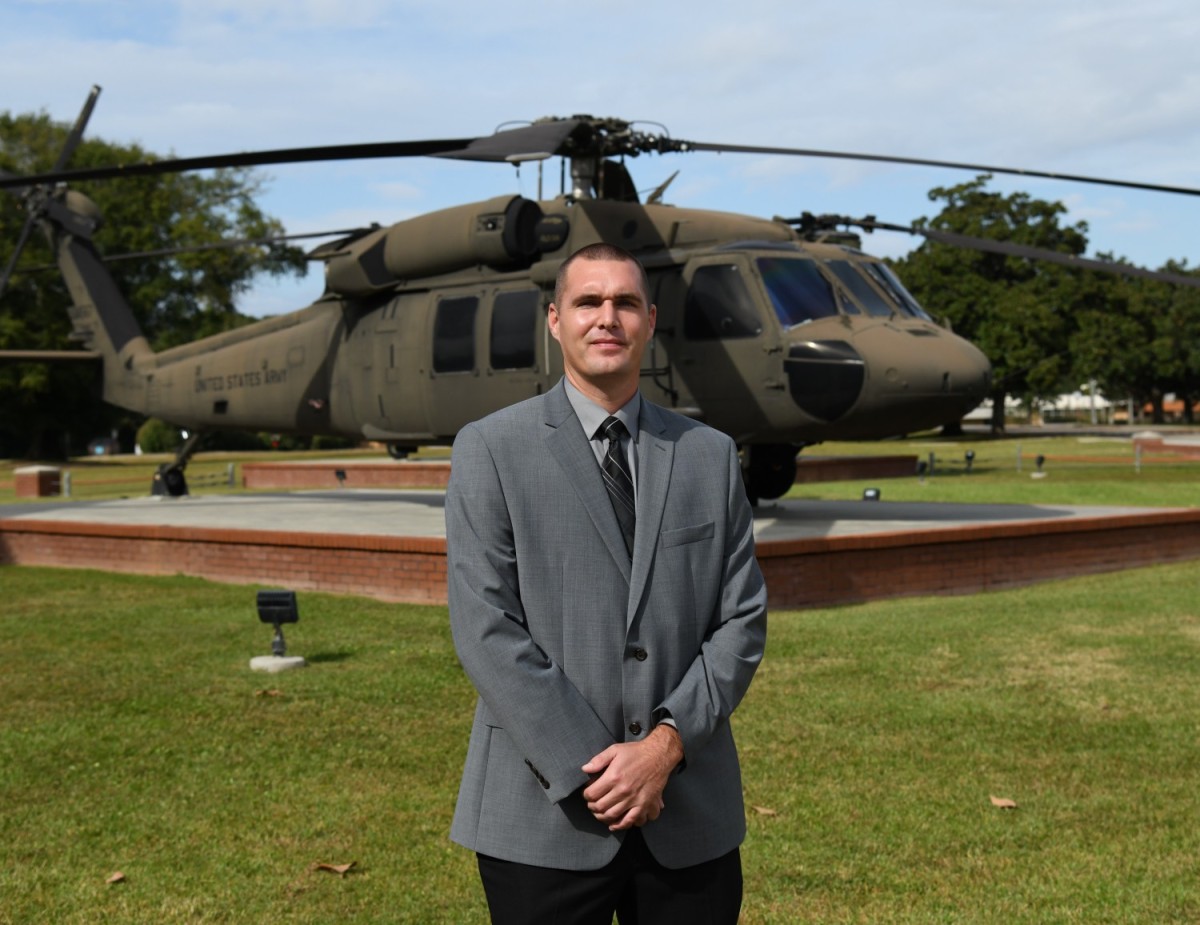 Former Black Hawk pilot pursues Army Fellows Program | Article | The ...