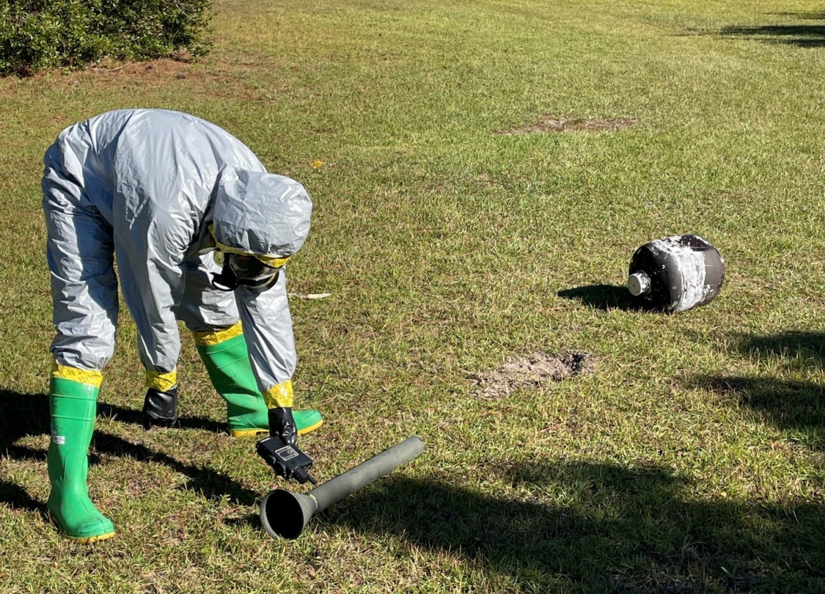 U.S. Army Explosive Ordnance Disposal teams compete in joint service ...
