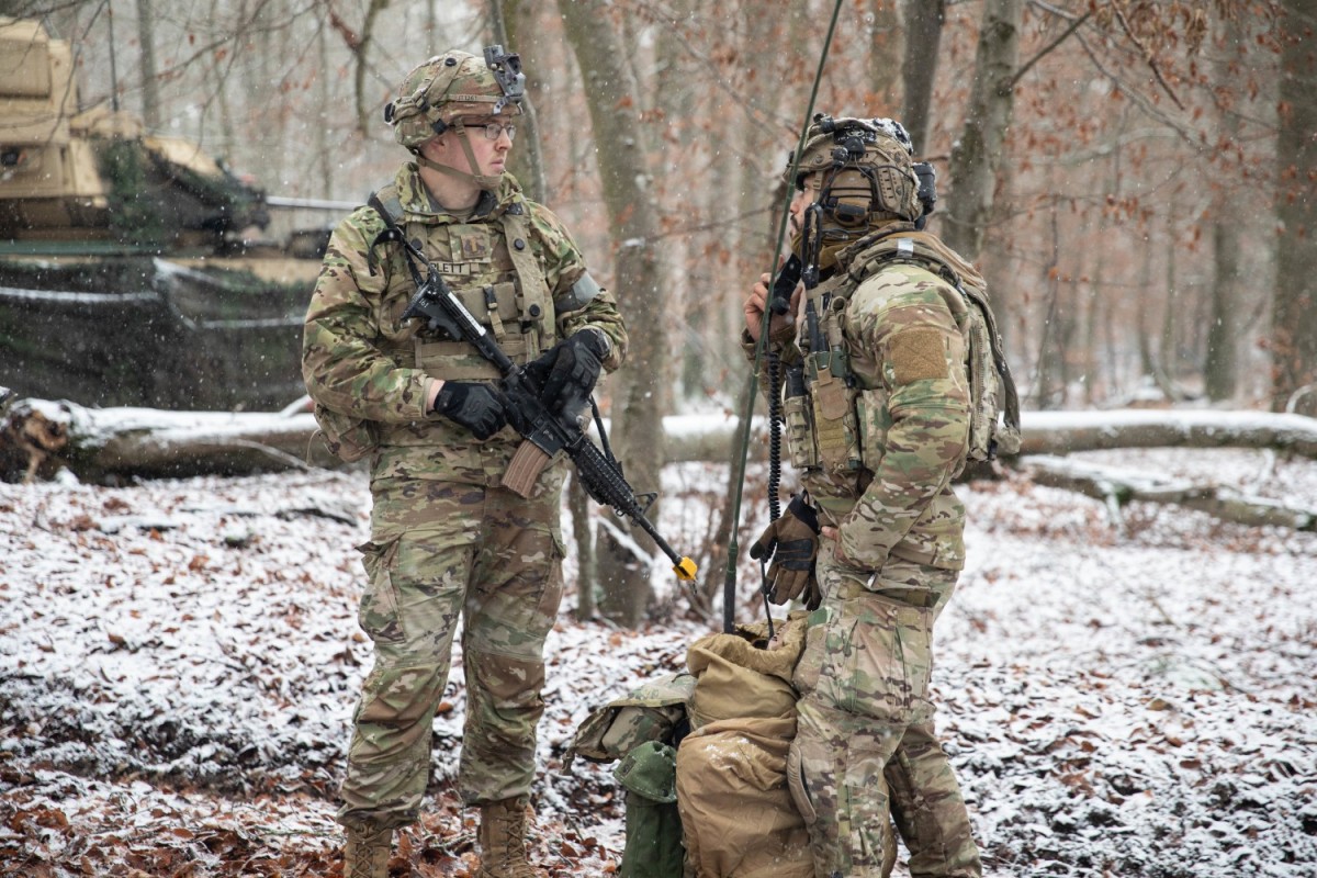 US Army and Air Force fire support specialists form a 'COLT' at ...