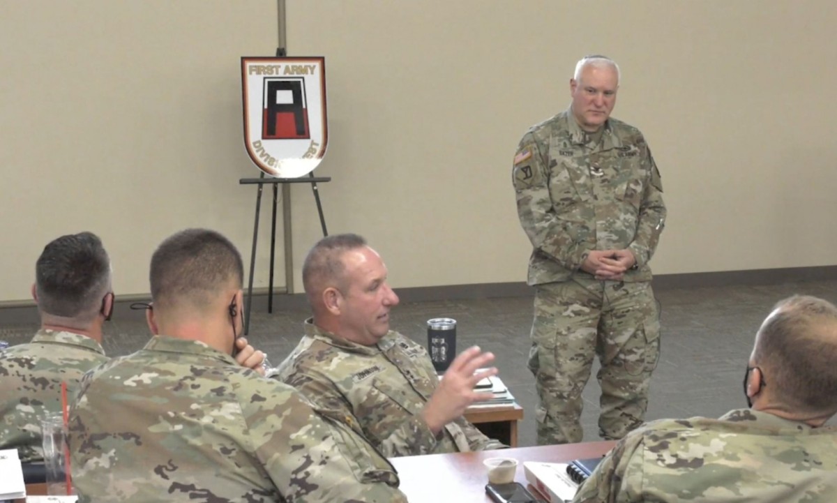 Division West hosts Leader’s Forum | Article | The United States Army