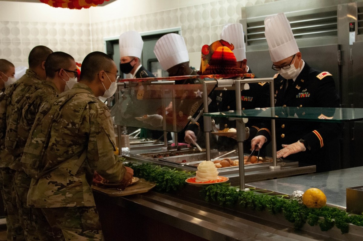 Army dining facilities going cashless | Article | The United States Army