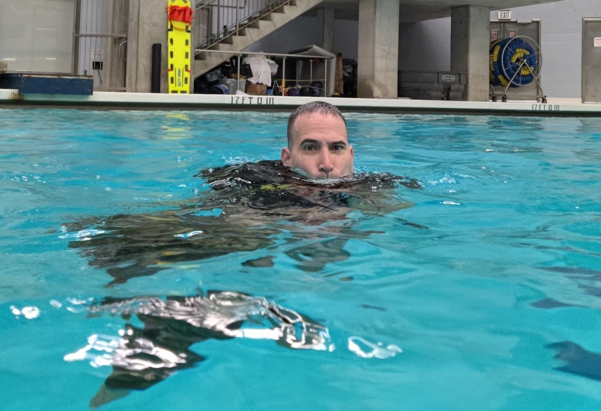 U.S. Army Nuclear Disablement Teams conduct water survival training at ...