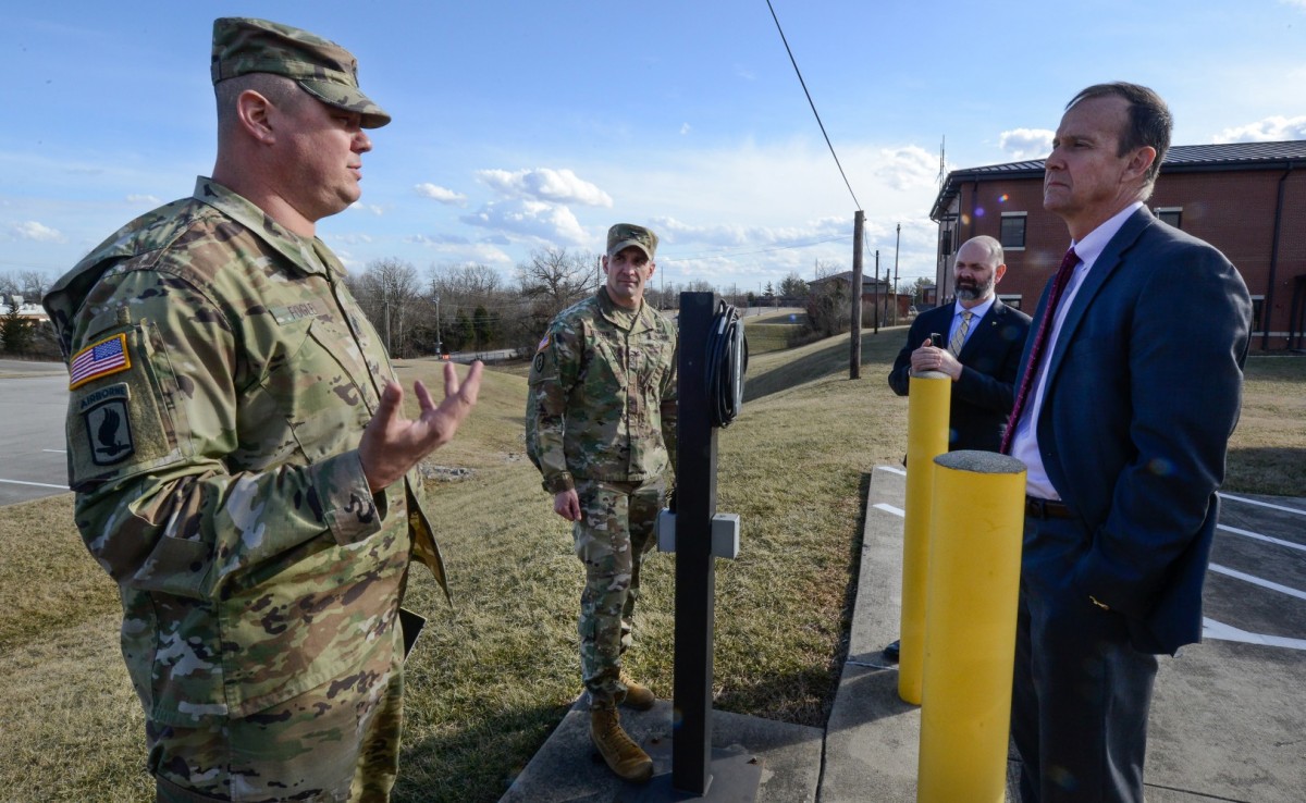 Army G-9 Installation Services director visits Fort Knox, appreciates ...