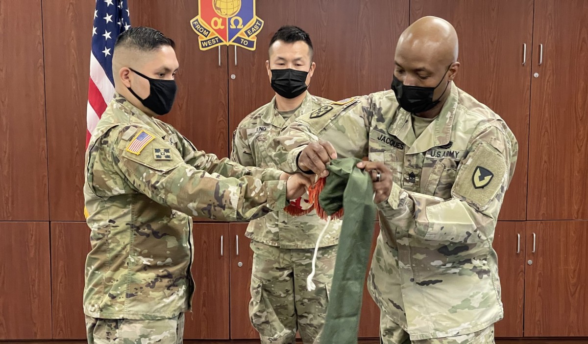 902nd Contracting Battalion cases colors for deployment | Article | The ...