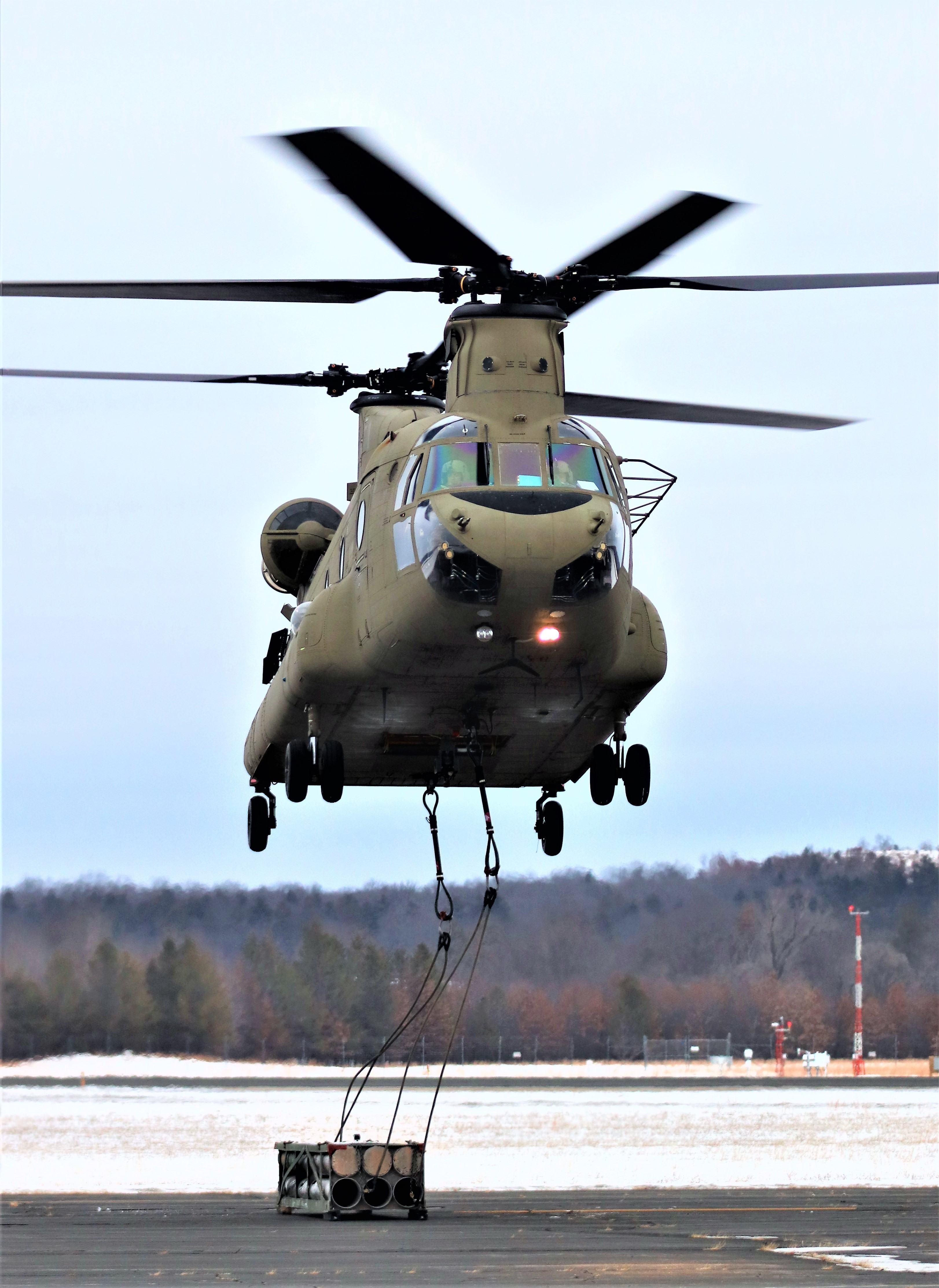 Photo Essay: CH-47 aircrew, 89B ASC students conduct sling-load ...