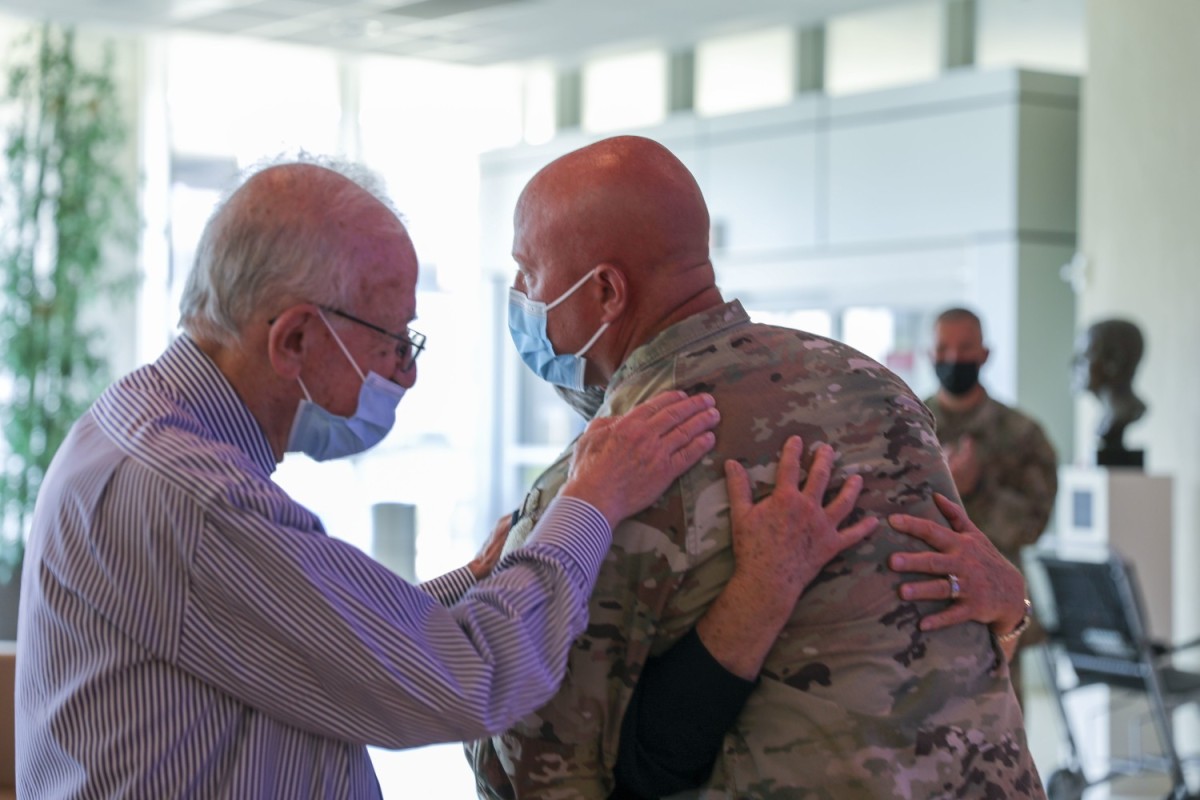 Indiana CSM Gives his Legion of Merit to Doctor | Article | The United ...
