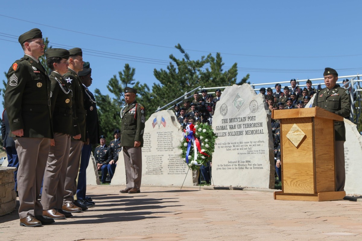 Memorial ceremony honors fallen | Article | The United States Army