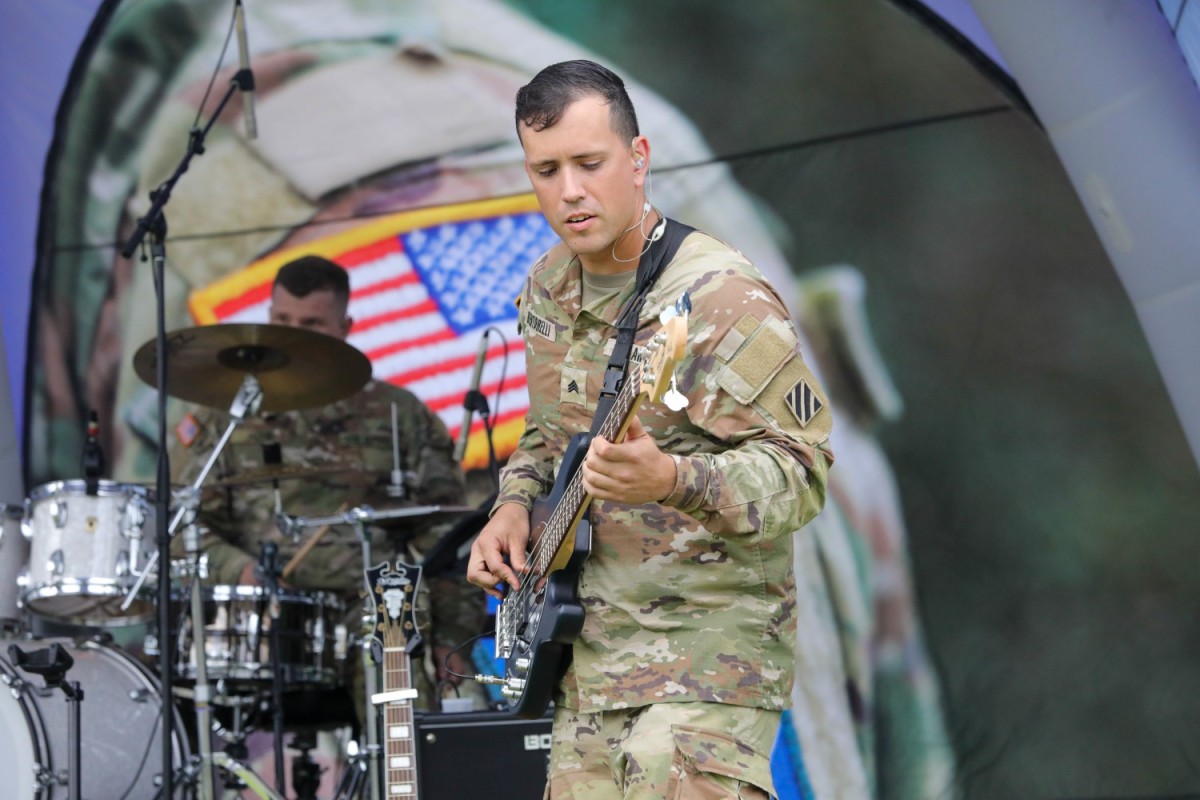 3rd Infantry Division Band Performs at Riverbend Festival | Article ...