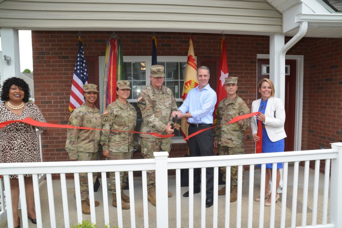 Fort Lee celebrates reopening of newly renovated military homes ...