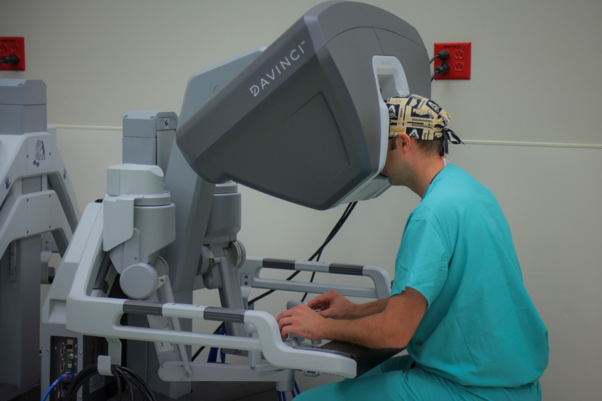Robotically-assisted surgical technology expands capabilities | Article ...