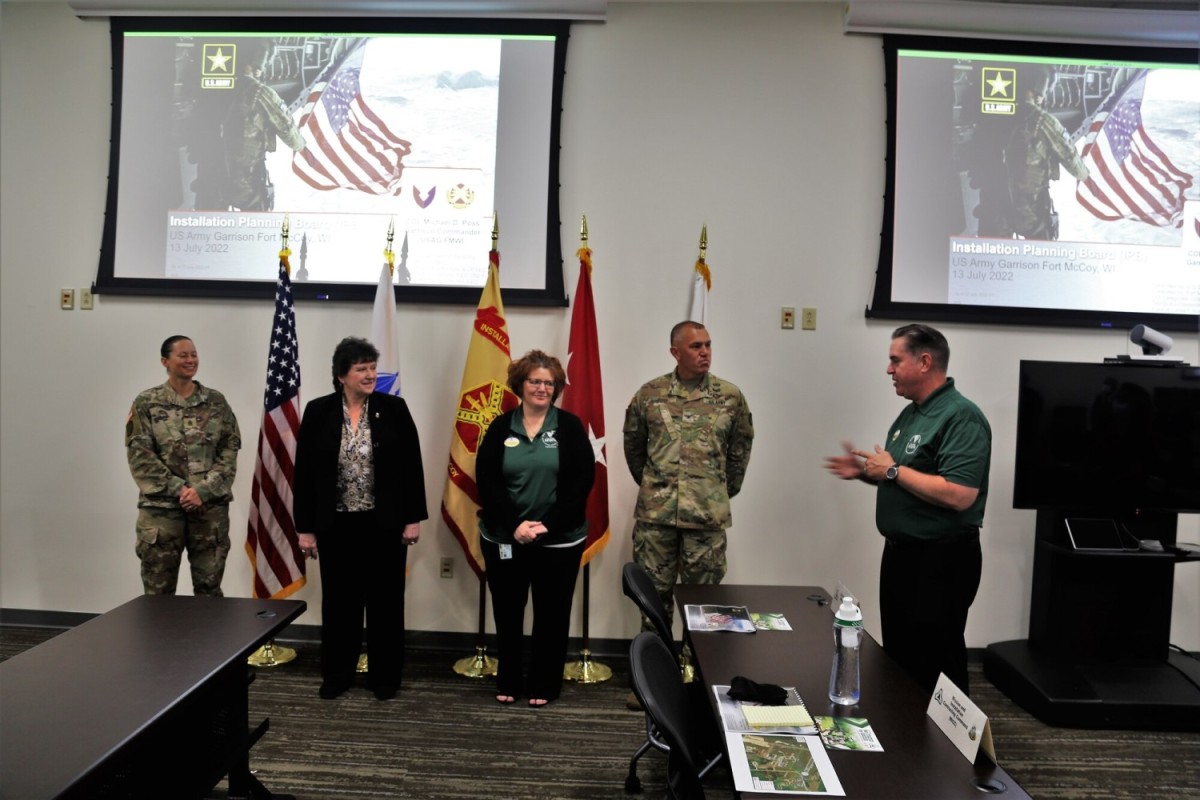 Photo Essay: IMCOM-Readiness Director recognizes Fort McCoy personnel ...