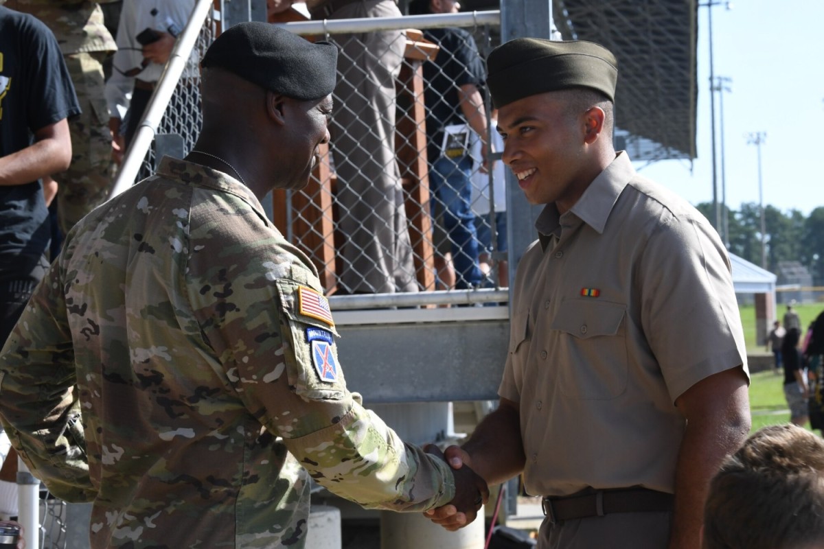 Soldier, major general reunite at graduation | Article | The United ...