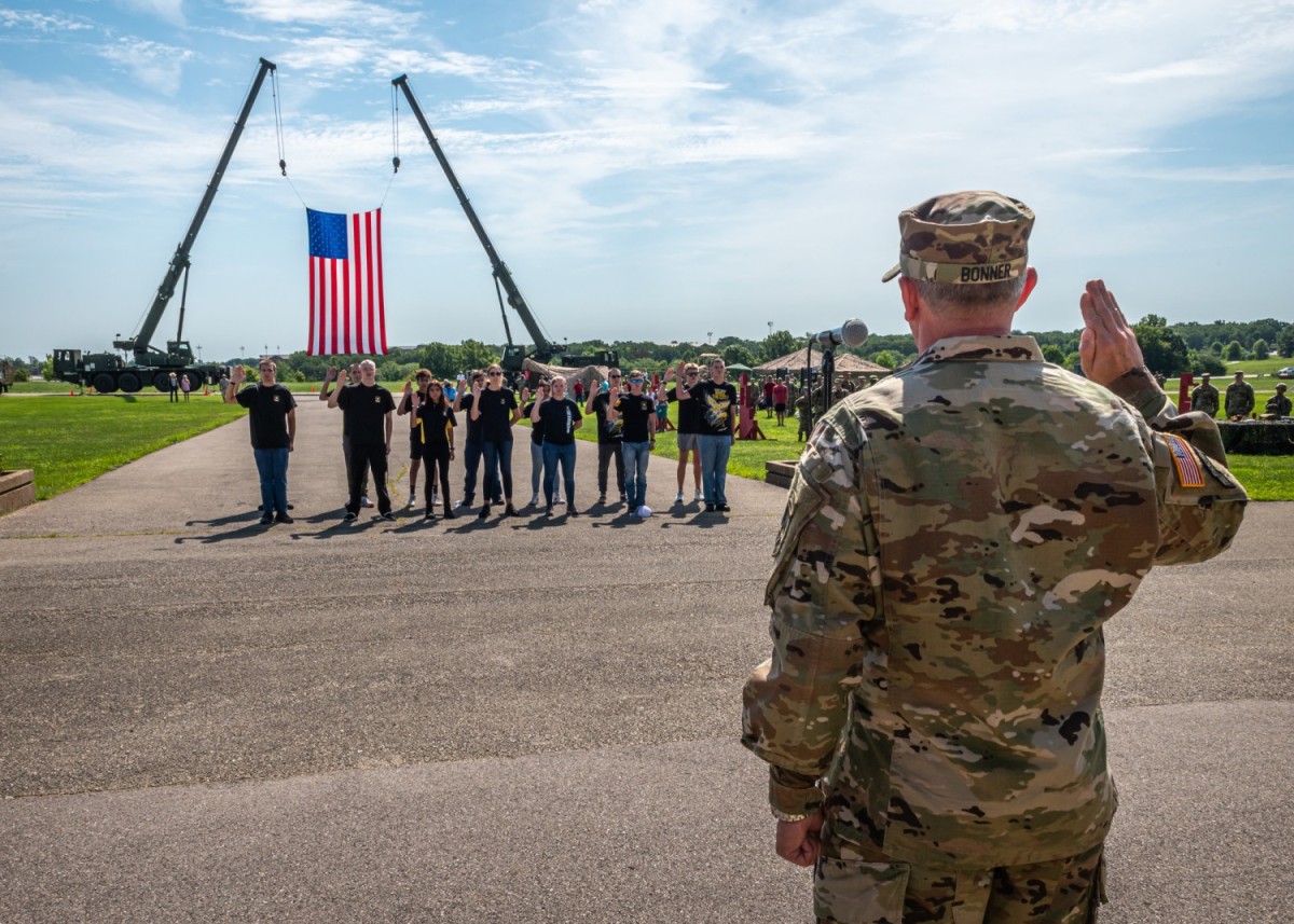 Community members meet their Army at Fort Leonard Wood special event ...