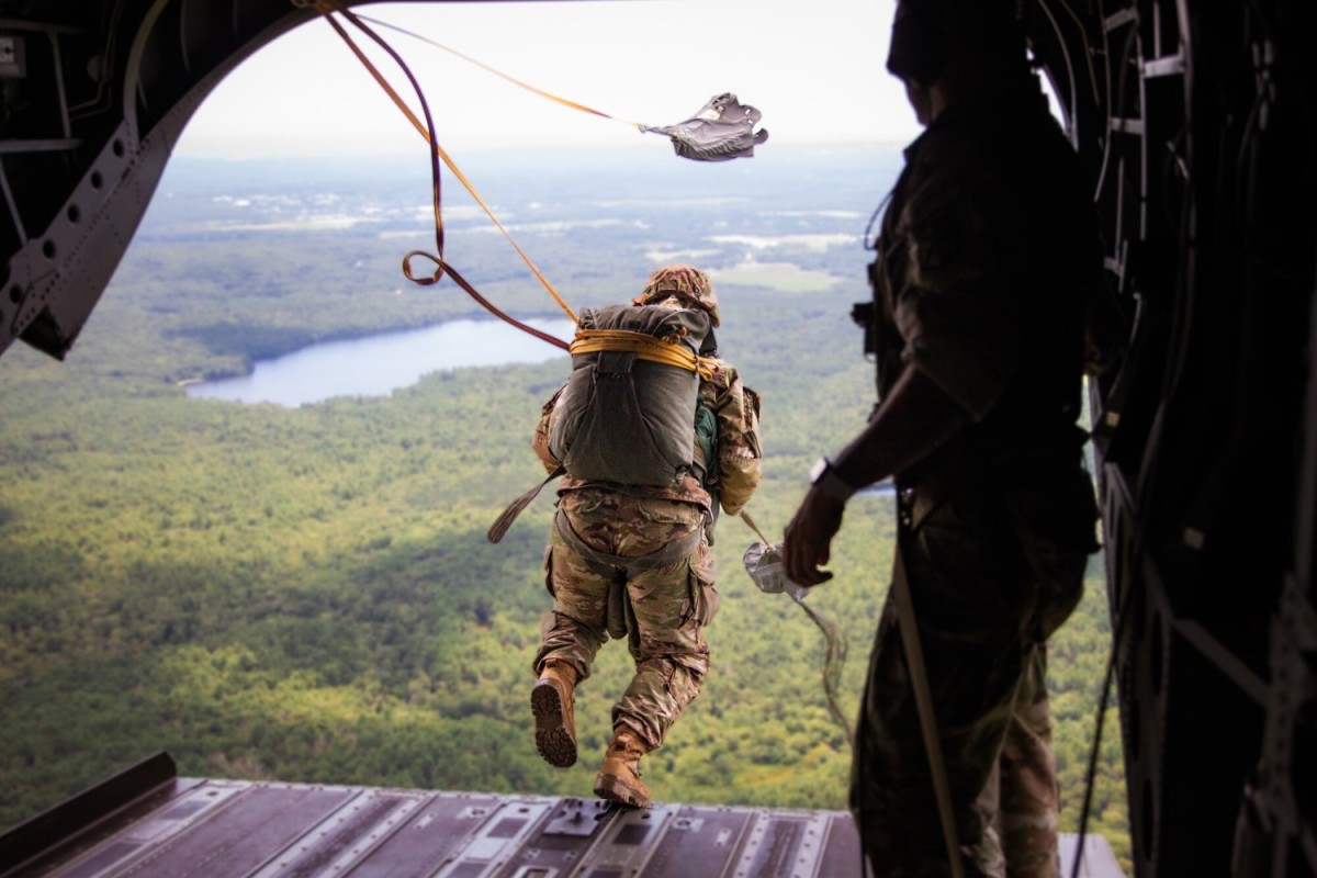 U.S. Army Airborne EOD technicians participate in international ...